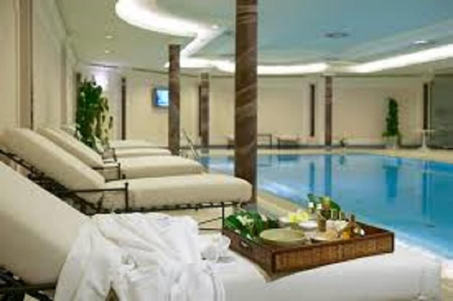 Бассейн в отеле Baltschug Kempinski в Москве